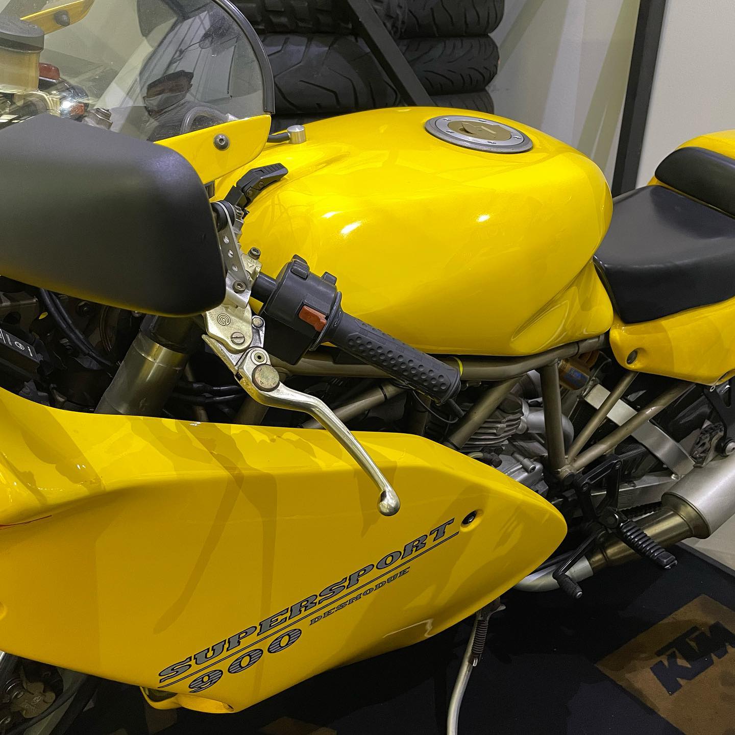 Beater Japan Tank – TRAXX Motor